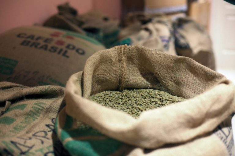 Kopi Conilon Brazil: Keunikan dan Karakteristiknya - KopiKita Kopi Conilon Brazil: Keunikan dan Karakteristiknya - KopiKita